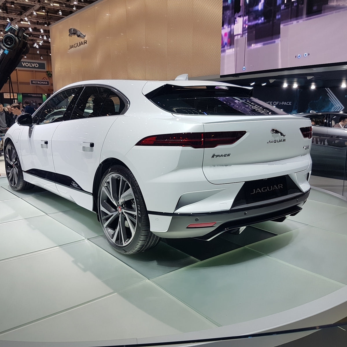 Minority Report: Jaguar Touch Screens at Geneva Motor Show – Personal ...